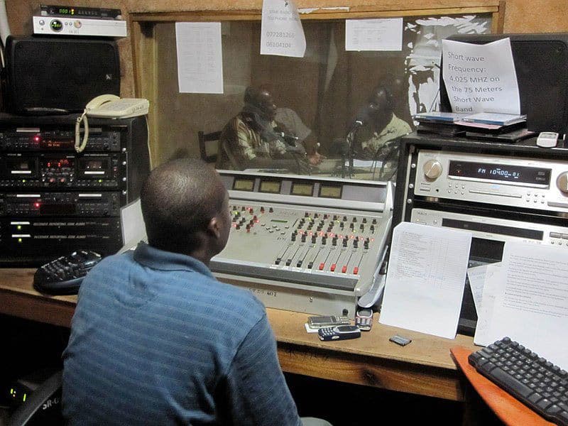 Shortwave Radio Frequencies – All You Need To Know - Walkie Talkie Central